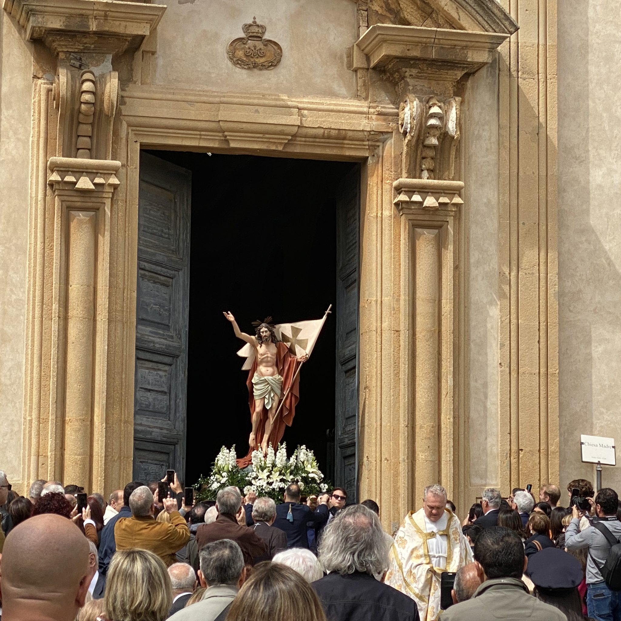 Augusta | Cristo Risorto alle 12 attorno a piazza Duomo » Webmarte.tv ...